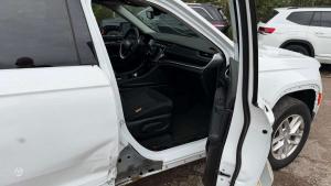 White Jeep Grand Cherokee 2023 in Ukmerge, with an engine capacity of 3.60 L and mileage of 83 thousand km for 16699 €, photo 18 on AUTOMOTO.COM.LV