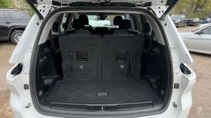 White Jeep Grand Cherokee 2023 in Ukmerge, with an engine capacity of 3.60 L and mileage of 83 thousand km for 16699 €, photo 20 on AUTOMOTO.COM.LV