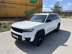 White Jeep Grand Cherokee 2023 in Vilnius, with an engine capacity of 3.60 L and mileage of 111 thousand km for 29900 €, photo 3 on AUTOMOTO.COM.LV
