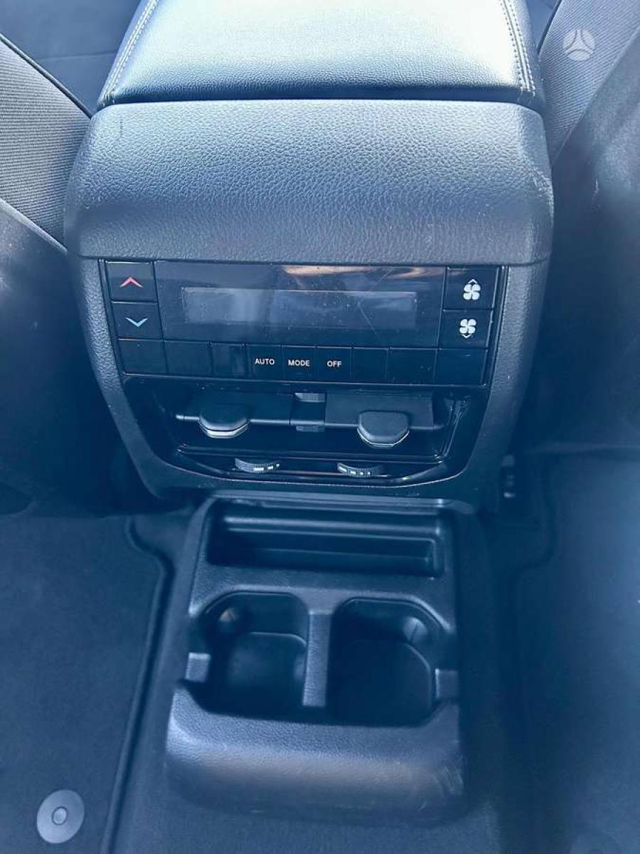 White Jeep Grand Cherokee 2023 in Vilnius, with an engine capacity of 3.60 L and mileage of 111 thousand km for 29900 €, photo 17 on AUTOMOTO.COM.LV