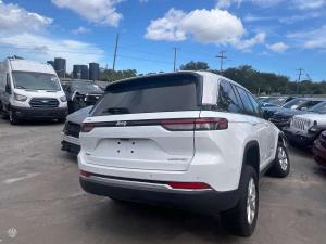 Balts Jeep Grand Cherokee 2023 Ukmergė, ar dzinēja tilpumu 3.60 L un nobraukumu 88 tūkst. km par 9199 €, foto 4 vietnē AUTOMOTO.COM.LV