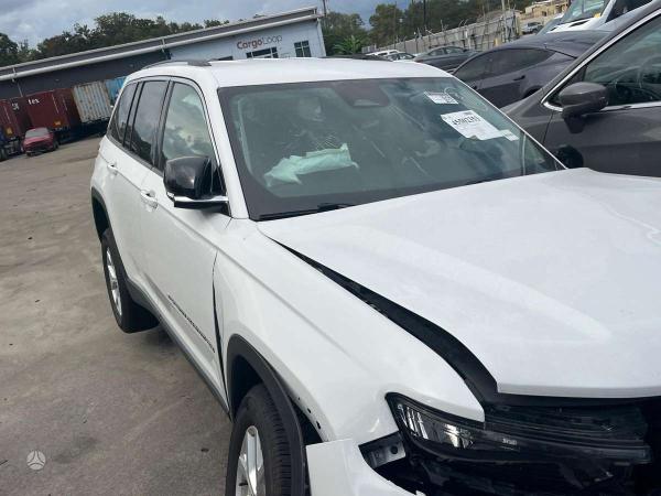 Balts Jeep Grand Cherokee 2023 Ukmergė, ar dzinēja tilpumu 3.60 L un nobraukumu 88 tūkst. km par 9199 €, foto 5 vietnē AUTOMOTO.COM.LV