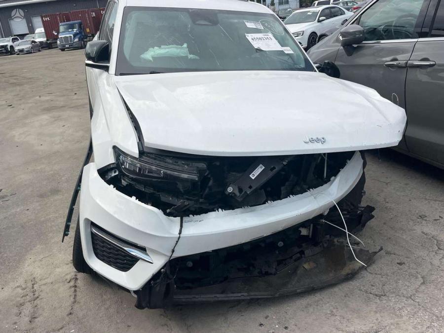 Balts Jeep Grand Cherokee 2023 Ukmergė, ar dzinēja tilpumu 3.60 L un nobraukumu 88 tūkst. km par 9199 €, foto 6 vietnē AUTOMOTO.COM.LV