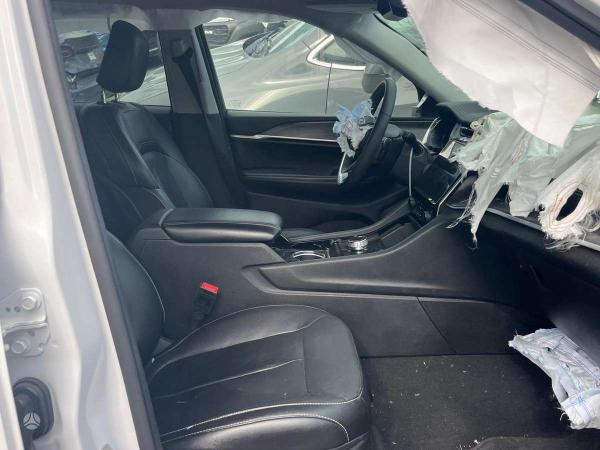 Balts Jeep Grand Cherokee 2023 Ukmergė, ar dzinēja tilpumu 3.60 L un nobraukumu 88 tūkst. km par 9199 €, foto 11 vietnē AUTOMOTO.COM.LV