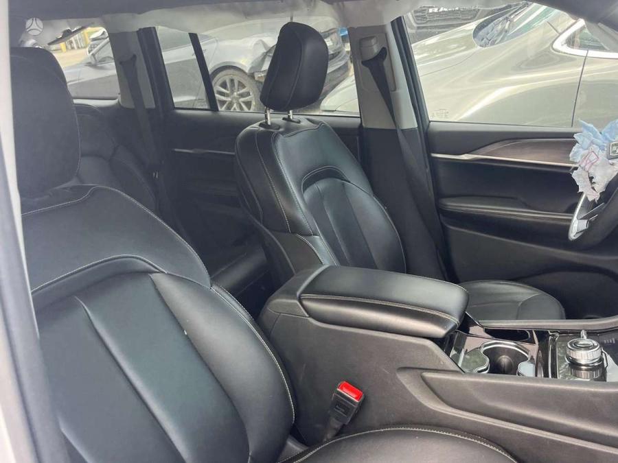 Balts Jeep Grand Cherokee 2023 Ukmergė, ar dzinēja tilpumu 3.60 L un nobraukumu 88 tūkst. km par 9199 €, foto 14 vietnē AUTOMOTO.COM.LV