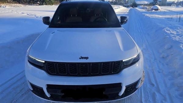 White Jeep Grand Cherokee 2024 in Vilnius, with an engine capacity of 5.65 L and mileage of 45 thousand km for 57000 €, photo 1 on AUTOMOTO.COM.LV
