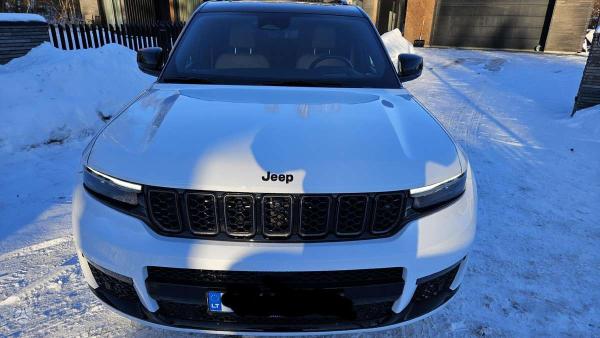 White Jeep Grand Cherokee 2024 in Vilnius, with an engine capacity of 5.65 L and mileage of 45 thousand km for 57000 €, photo 4 on AUTOMOTO.COM.LV