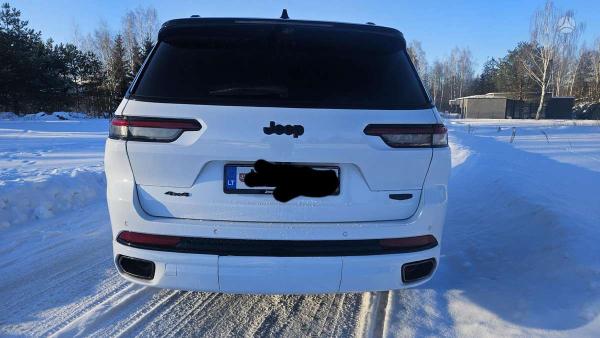 White Jeep Grand Cherokee 2024 in Vilnius, with an engine capacity of 5.65 L and mileage of 45 thousand km for 57000 €, photo 8 on AUTOMOTO.COM.LV