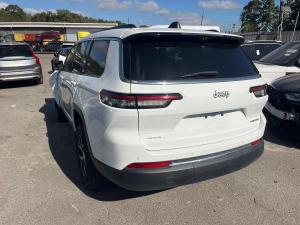 Balts Jeep Grand Cherokee 2024 Ukmergė, ar dzinēja tilpumu 3.60 L un nobraukumu 78 tūkst. km par 9999 €, foto  vietnē AUTOMOTO.COM.LV
