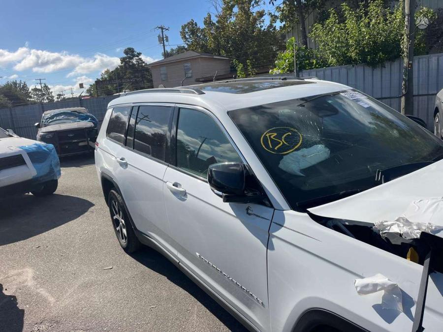 Balts Jeep Grand Cherokee 2024 Ukmergė, ar dzinēja tilpumu 3.60 L un nobraukumu 78 tūkst. km par 9999 €, foto 6 vietnē AUTOMOTO.COM.LV