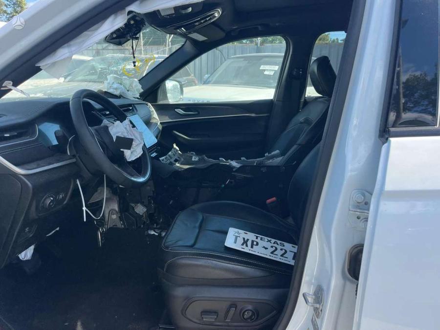 Balts Jeep Grand Cherokee 2024 Ukmergė, ar dzinēja tilpumu 3.60 L un nobraukumu 78 tūkst. km par 9999 €, foto 18 vietnē AUTOMOTO.COM.LV