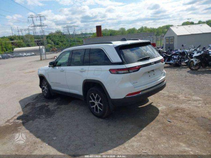 White Jeep Grand Cherokee 2025 in Klaipeda, with an engine capacity of 3.60 L and mileage of 42 thousand km for 17700 €, photo 6 on AUTOMOTO.COM.LV