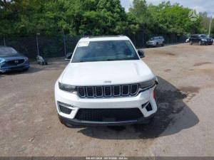 White Jeep Grand Cherokee 2025 in Klaipeda, with an engine capacity of 3.60 L and mileage of 42 thousand km for 17700 €, photo 7 on AUTOMOTO.COM.LV