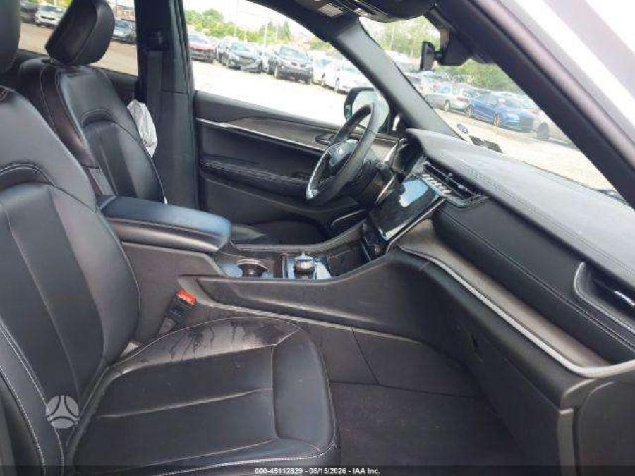 White Jeep Grand Cherokee 2025 in Klaipeda, with an engine capacity of 3.60 L and mileage of 42 thousand km for 17700 €, photo 15 on AUTOMOTO.COM.LV