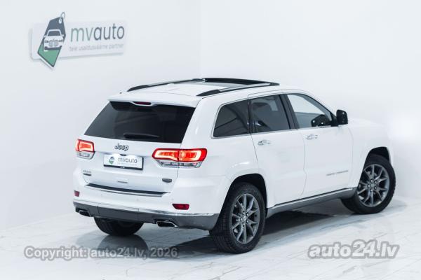 Balts Jeep Grand Cherokee 2013 Tallina, ar dzinēja tilpumu 3.00 L un nobraukumu 241 tūkst. km par 12990 €, foto 2 vietnē AUTOMOTO.COM.LV