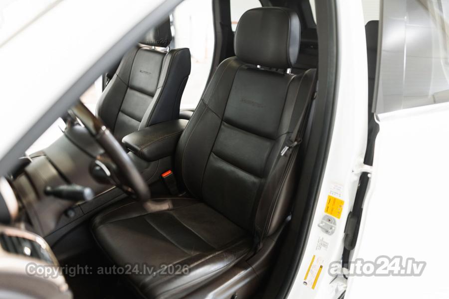 Balts Jeep Grand Cherokee 2013 Tallina, ar dzinēja tilpumu 3.00 L un nobraukumu 241 tūkst. km par 12990 €, foto 16 vietnē AUTOMOTO.COM.LV
