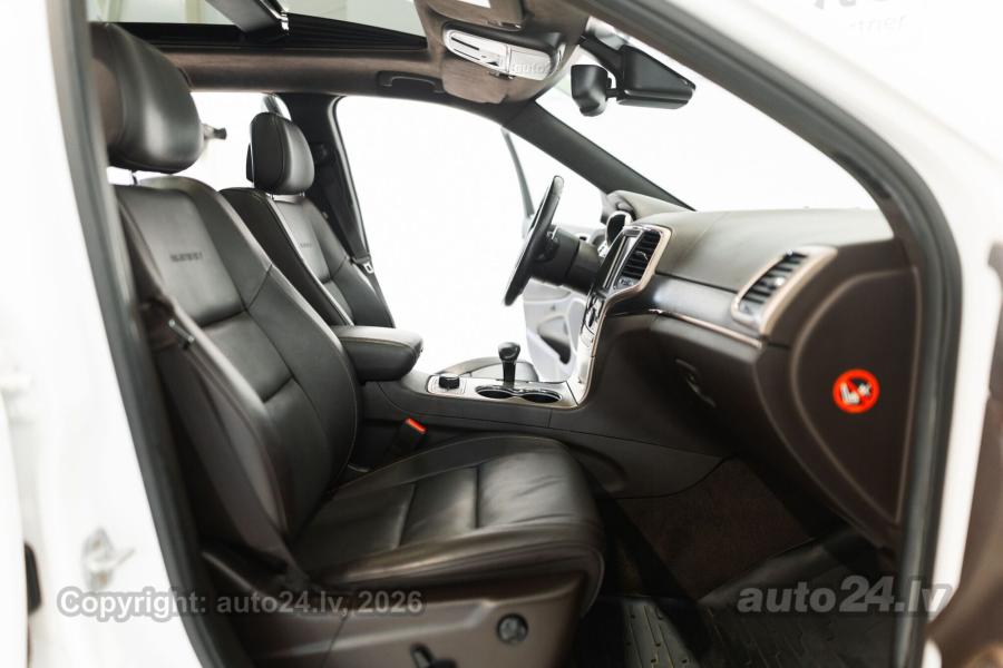 Balts Jeep Grand Cherokee 2013 Tallina, ar dzinēja tilpumu 3.00 L un nobraukumu 241 tūkst. km par 12990 €, foto 18 vietnē AUTOMOTO.COM.LV