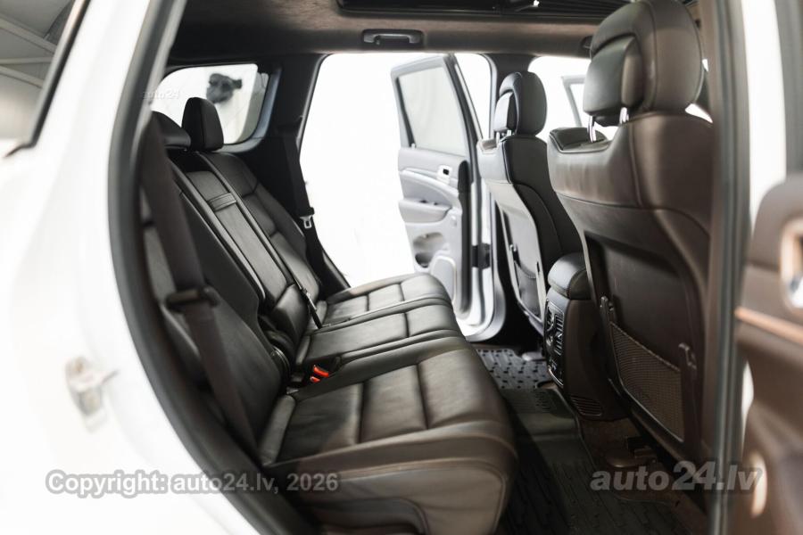 Balts Jeep Grand Cherokee 2013 Tallina, ar dzinēja tilpumu 3.00 L un nobraukumu 241 tūkst. km par 12990 €, foto 20 vietnē AUTOMOTO.COM.LV