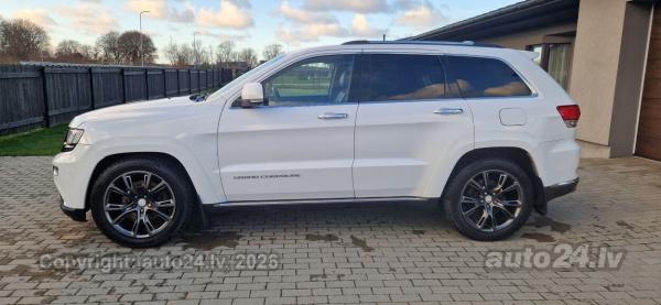 White Jeep Grand Cherokee 2015 in Tallinn, with an engine capacity of 3.00 L and mileage of 249 thousand km for 13400 €, photo 3 on AUTOMOTO.COM.LV