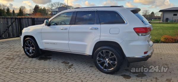 White Jeep Grand Cherokee 2015 in Tallinn, with an engine capacity of 3.00 L and mileage of 249 thousand km for 13400 €, photo 5 on AUTOMOTO.COM.LV
