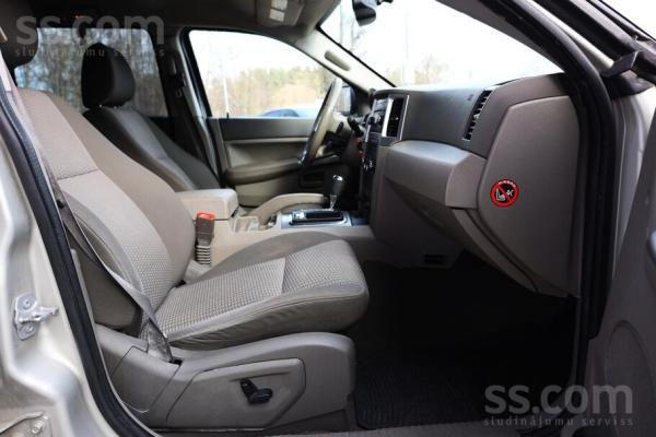 Yellow Jeep Grand Cherokee 2007 in Riga, with an engine capacity of 3.00 L and mileage of 0 thousand km for 3995 €, photo 9 on AUTOMOTO.COM.LV