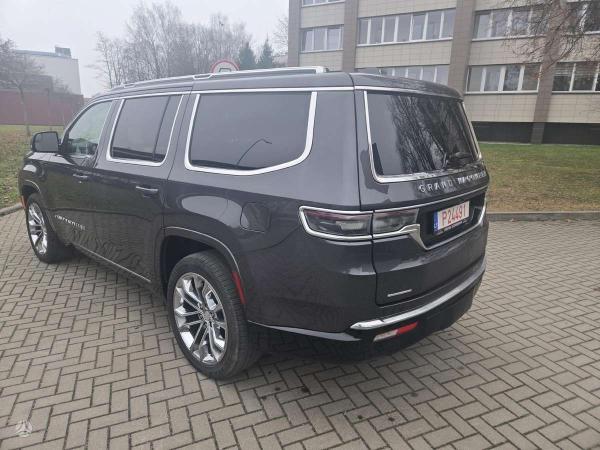 Grey Jeep grand-wagoneer 2022 in Silute, with an engine capacity of 6.40 L and mileage of 6 thousand km for 89500 €, photo 4 on AUTOMOTO.COM.LV