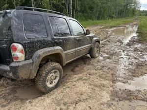 Black Jeep Liberty 2002 in Utena, with an engine capacity of 3.70 L and mileage of 171 thousand km for 2300 €, photo  on AUTOMOTO.COM.LV