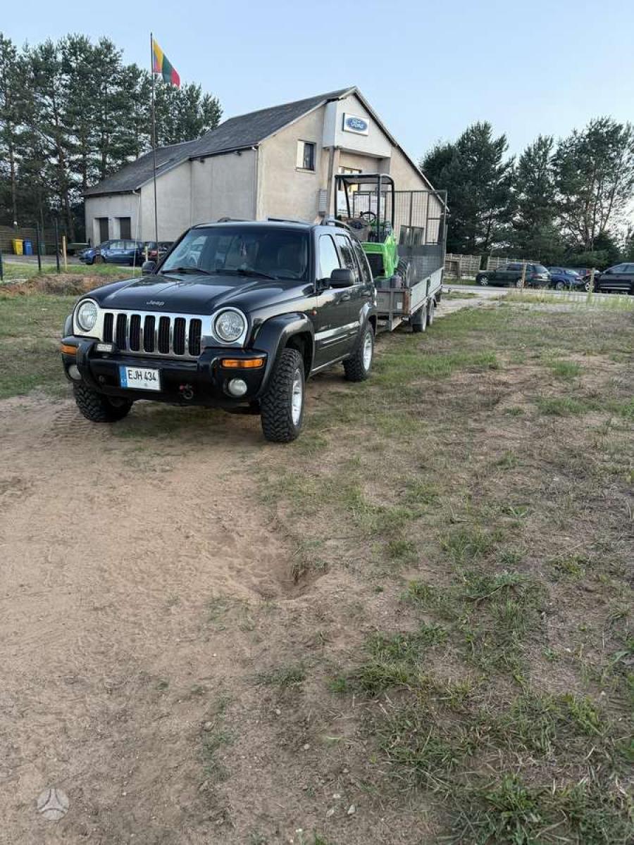 Black Jeep Liberty 2002 in Utena, with an engine capacity of 3.70 L and mileage of 171 thousand km for 2300 €, photo 3 on AUTOMOTO.COM.LV