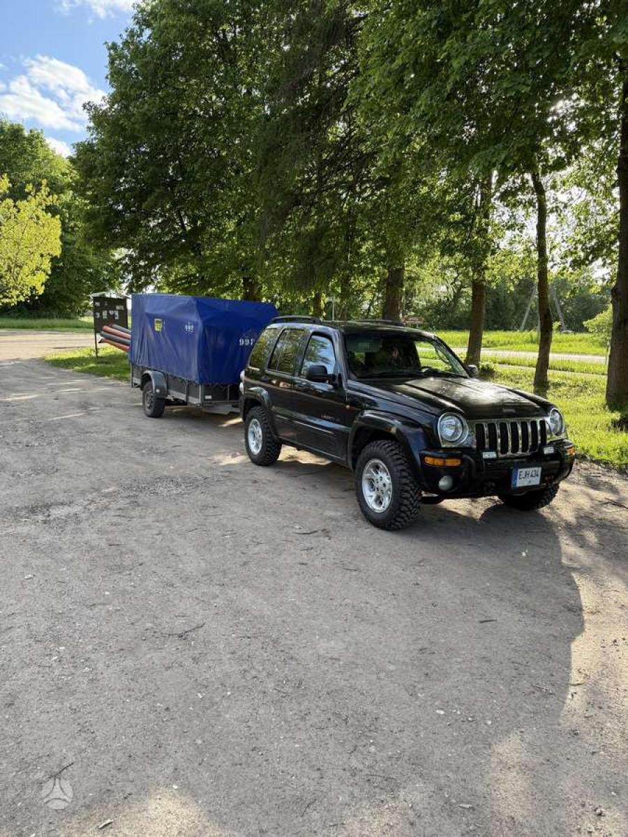 Black Jeep Liberty 2002 in Utena, with an engine capacity of 3.70 L and mileage of 171 thousand km for 2300 €, photo 4 on AUTOMOTO.COM.LV