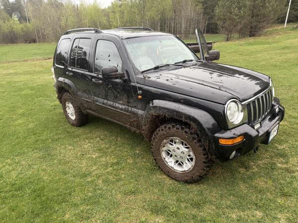 Black Jeep Liberty 2002 in Utena, with an engine capacity of 3.70 L and mileage of 171 thousand km for 2300 €, photo 4 on AUTOMOTO.COM.LV