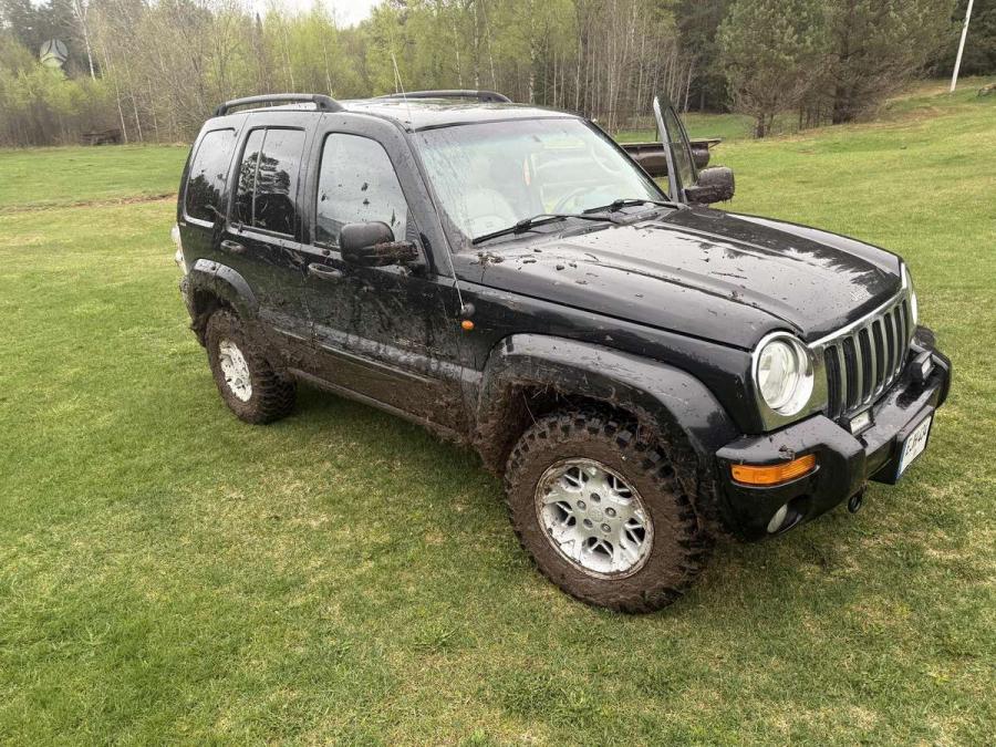 Black Jeep Liberty 2002 in Utena, with an engine capacity of 3.70 L and mileage of 171 thousand km for 2300 €, photo 5 on AUTOMOTO.COM.LV