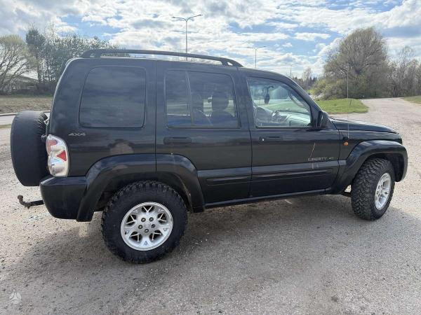 Black Jeep Liberty 2002 in Utena, with an engine capacity of 3.70 L and mileage of 171 thousand km for 2300 €, photo 10 on AUTOMOTO.COM.LV