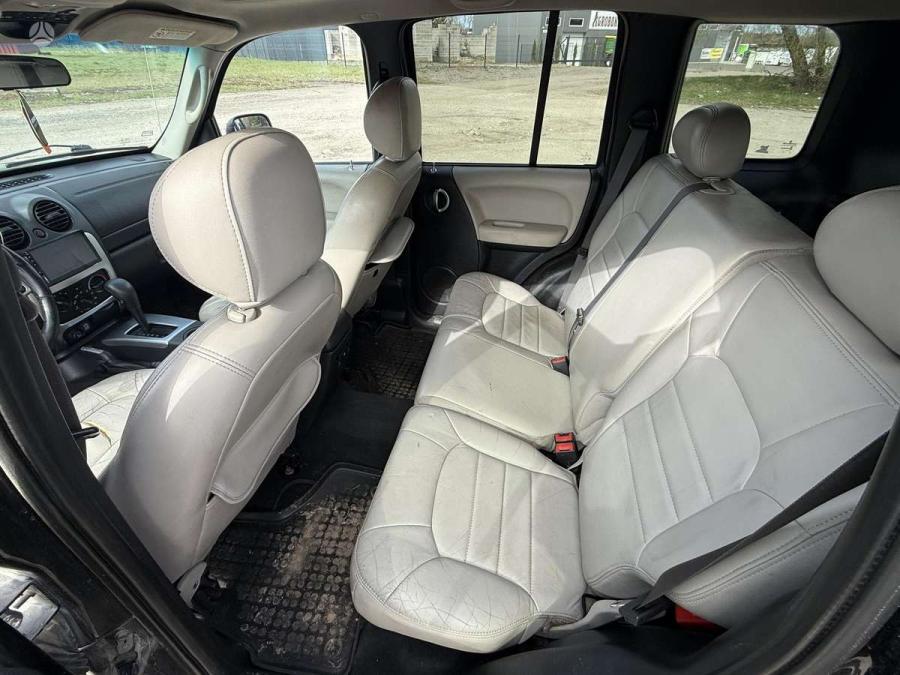 Black Jeep Liberty 2002 in Utena, with an engine capacity of 3.70 L and mileage of 171 thousand km for 2300 €, photo 13 on AUTOMOTO.COM.LV