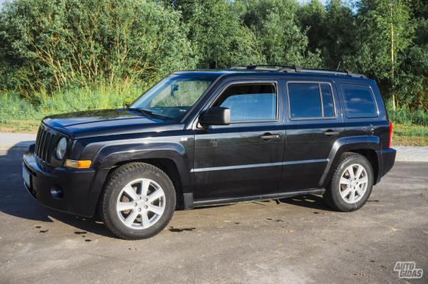 Black Jeep Patriot 2008 in Klaipeda, with an engine capacity of 2.00 L and mileage of 380 thousand km for 1600 €, photo 2 on AUTOMOTO.COM.LV