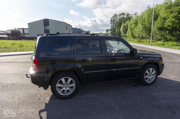 Black Jeep Patriot 2008 in Klaipeda, with an engine capacity of 2.00 L and mileage of 380 thousand km for 1600 €, photo 5 on AUTOMOTO.COM.LV