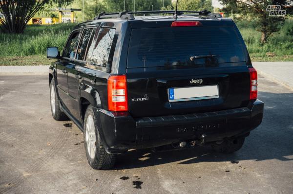 Black Jeep Patriot 2008 in Klaipeda, with an engine capacity of 2.00 L and mileage of 380 thousand km for 1600 €, photo 7 on AUTOMOTO.COM.LV