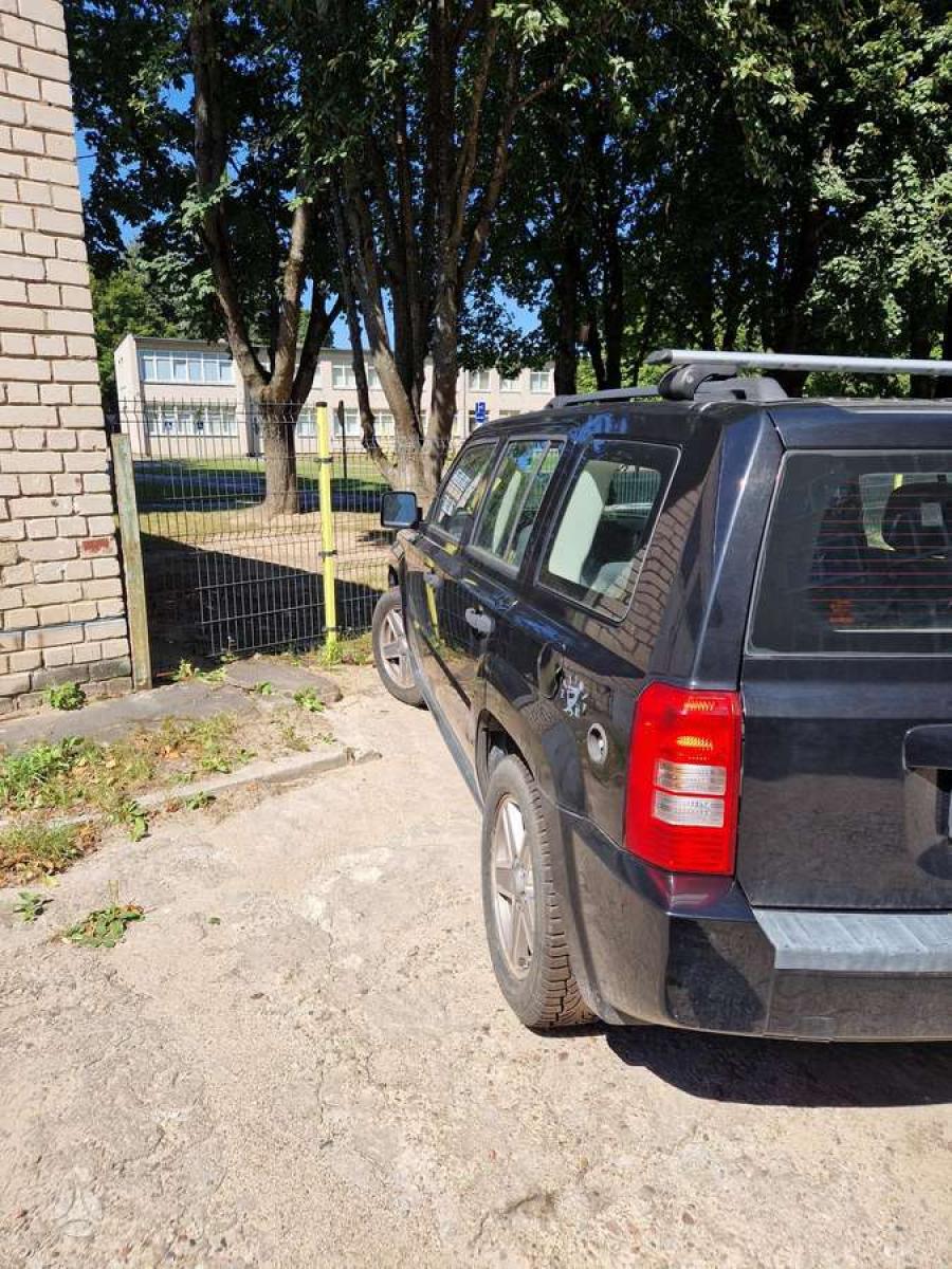 Melns Jeep Patriot 2008 Viļņa, ar dzinēja tilpumu 0.00 L un nobraukumu 0 tūkst. km par 2200 €, foto 3 vietnē AUTOMOTO.COM.LV