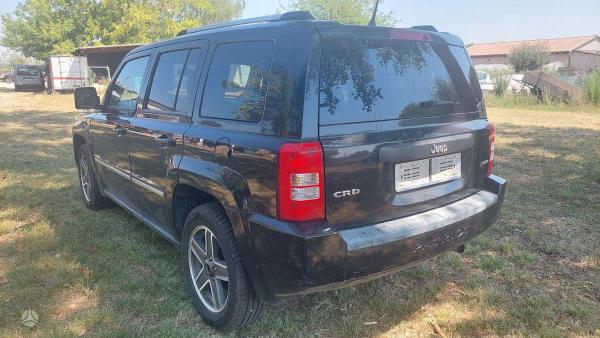 Black Jeep Patriot 2009 in Panevezys, with an engine capacity of 2.00 L and mileage of 285 thousand km for 3500 €, photo 6 on AUTOMOTO.COM.LV