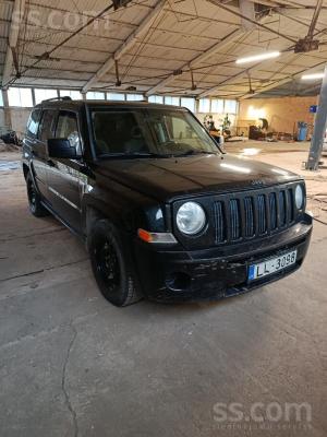 Black Jeep Patriot 2009 in Limbazi, with an engine capacity of 2.00 L and mileage of 258 thousand km for 2700 €, photo 3 on AUTOMOTO.COM.LV