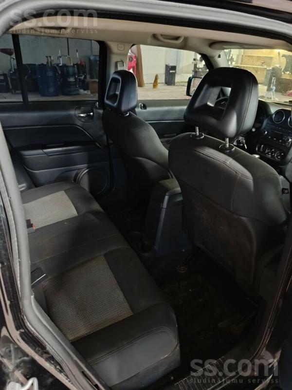 Black Jeep Patriot 2009 in Limbazi, with an engine capacity of 2.00 L and mileage of 258 thousand km for 2700 €, photo 5 on AUTOMOTO.COM.LV