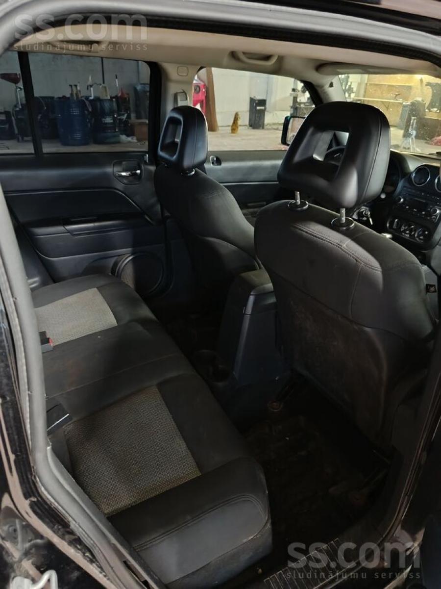 Black Jeep Patriot 2009 in Limbazi, with an engine capacity of 2.00 L and mileage of 258 thousand km for 2700 €, photo 5 on AUTOMOTO.COM.LV