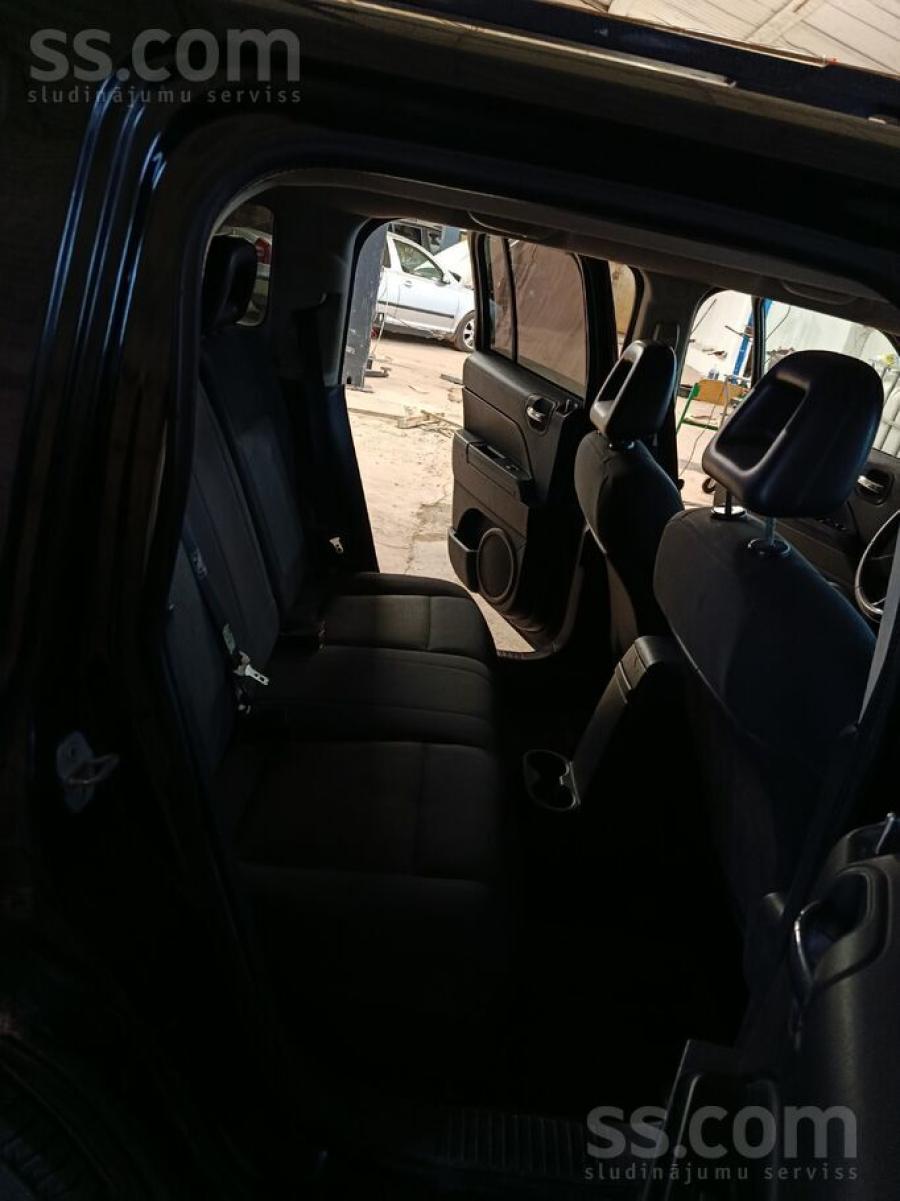 Black Jeep Patriot 2009 in Limbazi, with an engine capacity of 2.00 L and mileage of 258 thousand km for 2700 €, photo 7 on AUTOMOTO.COM.LV