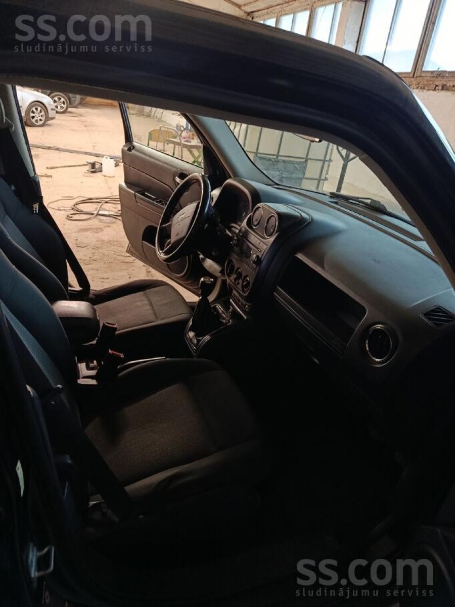 Black Jeep Patriot 2009 in Limbazi, with an engine capacity of 2.00 L and mileage of 258 thousand km for 2700 €, photo 8 on AUTOMOTO.COM.LV
