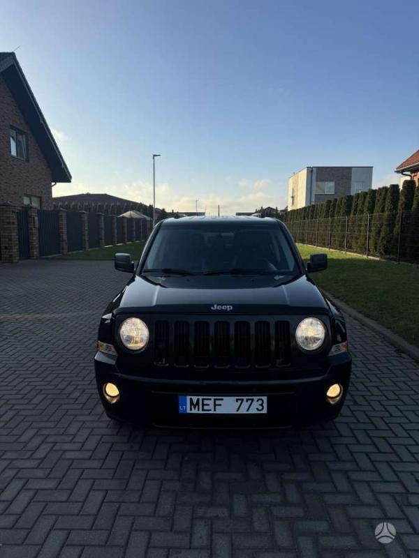 Black Jeep Patriot 2010 in Klaipeda, with an engine capacity of 2.20 L and mileage of 328 thousand km for 3150 €, photo 2 on AUTOMOTO.COM.LV