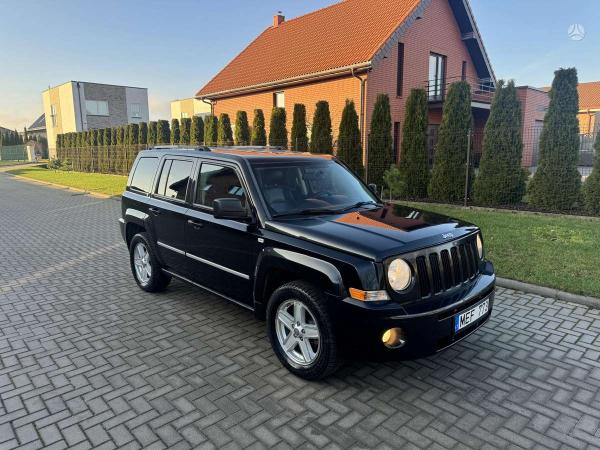 Black Jeep Patriot 2010 in Klaipeda, with an engine capacity of 2.20 L and mileage of 328 thousand km for 3150 €, photo 3 on AUTOMOTO.COM.LV