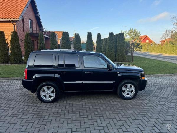 Black Jeep Patriot 2010 in Klaipeda, with an engine capacity of 2.20 L and mileage of 328 thousand km for 3150 €, photo 4 on AUTOMOTO.COM.LV