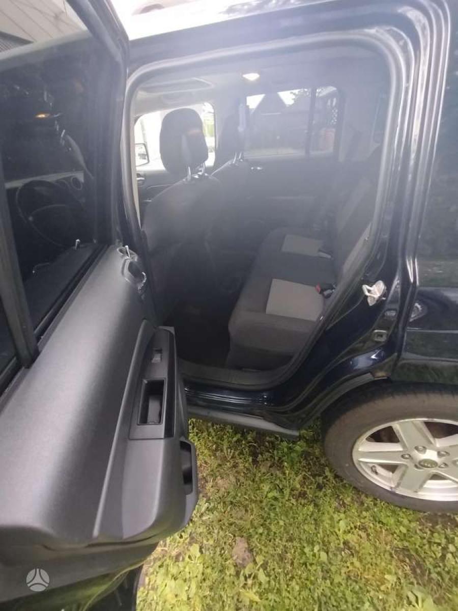 Zils Jeep Patriot 2010 Kėdainiai, ar dzinēja tilpumu 2.40 L un nobraukumu 211 tūkst. km par 3000 €, foto 13 vietnē AUTOMOTO.COM.LV