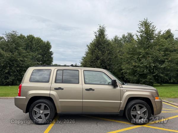 Brūns Jeep Patriot 2007 Tallina, ar dzinēja tilpumu 2.40 L un nobraukumu 310 tūkst. km par 2000 €, foto 2 vietnē AUTOMOTO.COM.LV