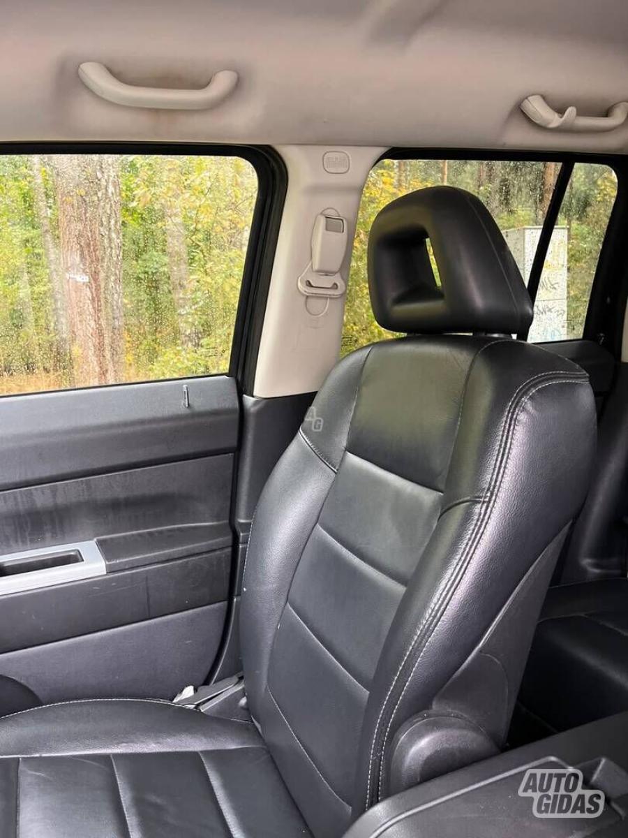 Jeep Patriot 2022 in Vilnius, with an engine capacity of 2.40 L and mileage of 293 thousand km for 2000 €, photo 6 on AUTOMOTO.COM.LV