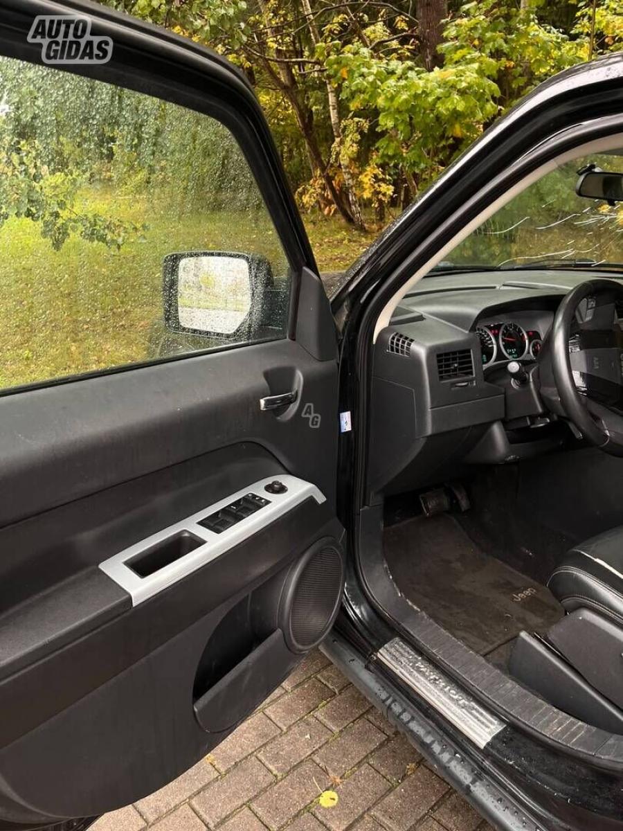 Jeep Patriot 2022 in Vilnius, with an engine capacity of 2.40 L and mileage of 293 thousand km for 2000 €, photo 13 on AUTOMOTO.COM.LV
